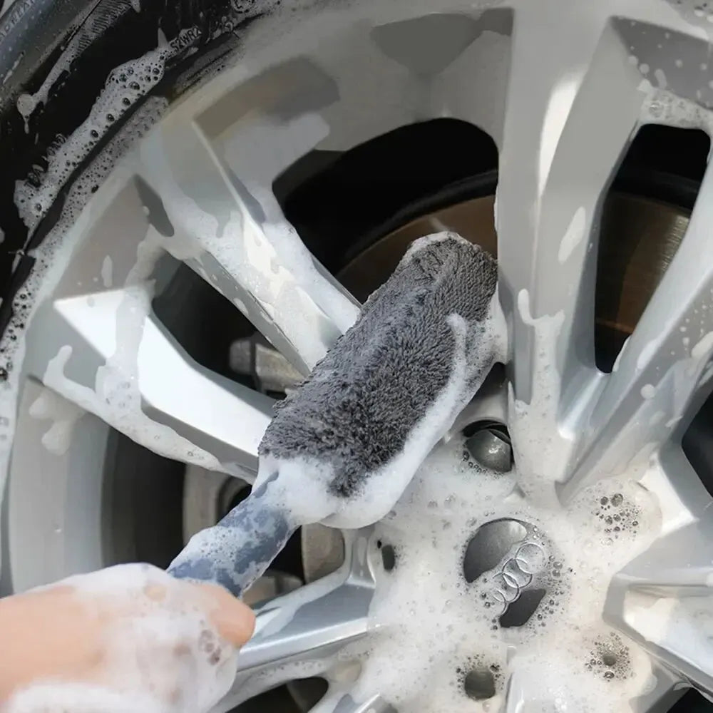 Auto Wheel Wash Brush Portable Rim Cleaner With Cloth | X1 – InterCyprus