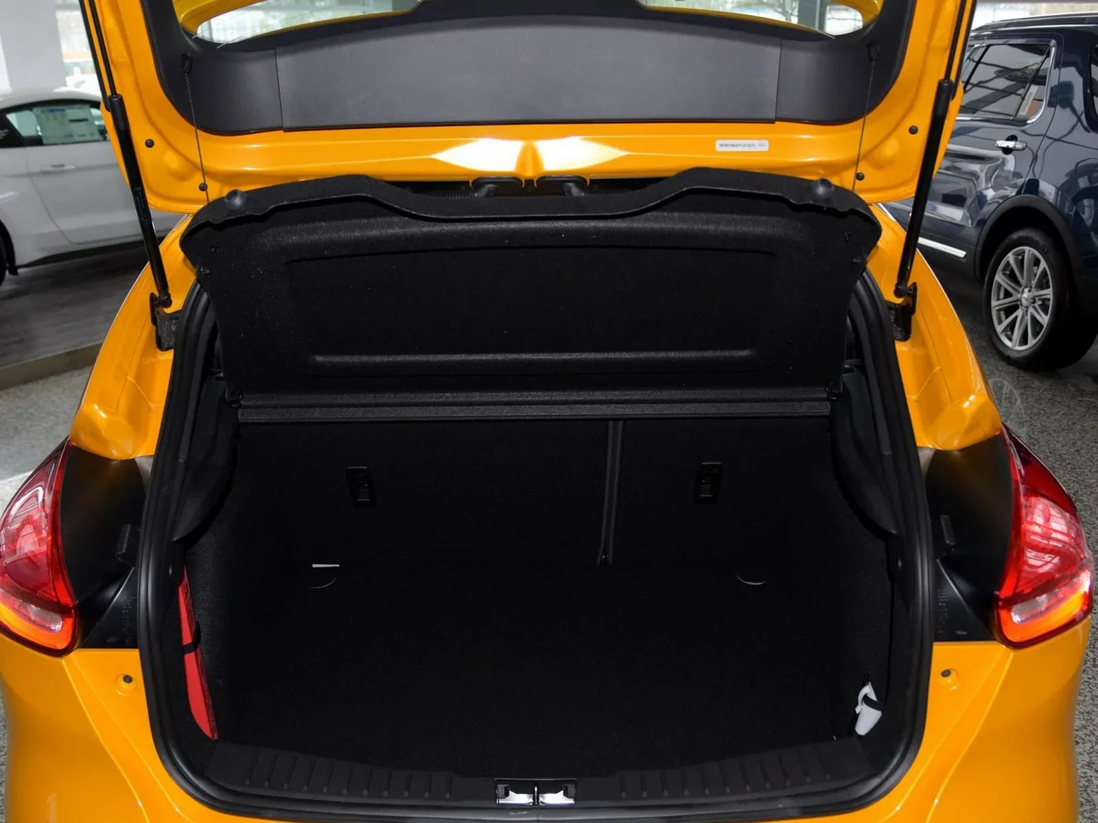 Газови амортисьори за задна врата Ford Focus MK2 | 4M51A40 ...